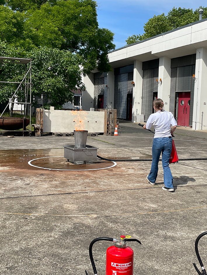 Feuerlöscher-Training – Willi-Graf-Gymnasium